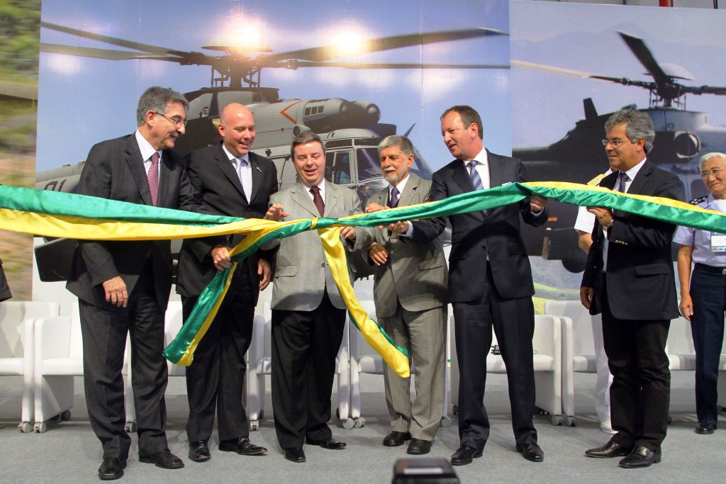 Helibras inaugura nova fábrica dos EC725 e blindagem será produzida no ...